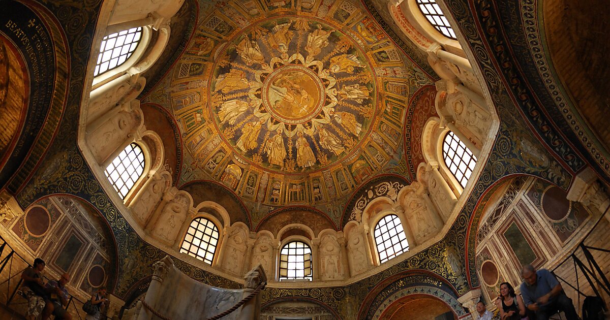 Baptisterio neoniano en Rávena, Italia | Sygic Travel