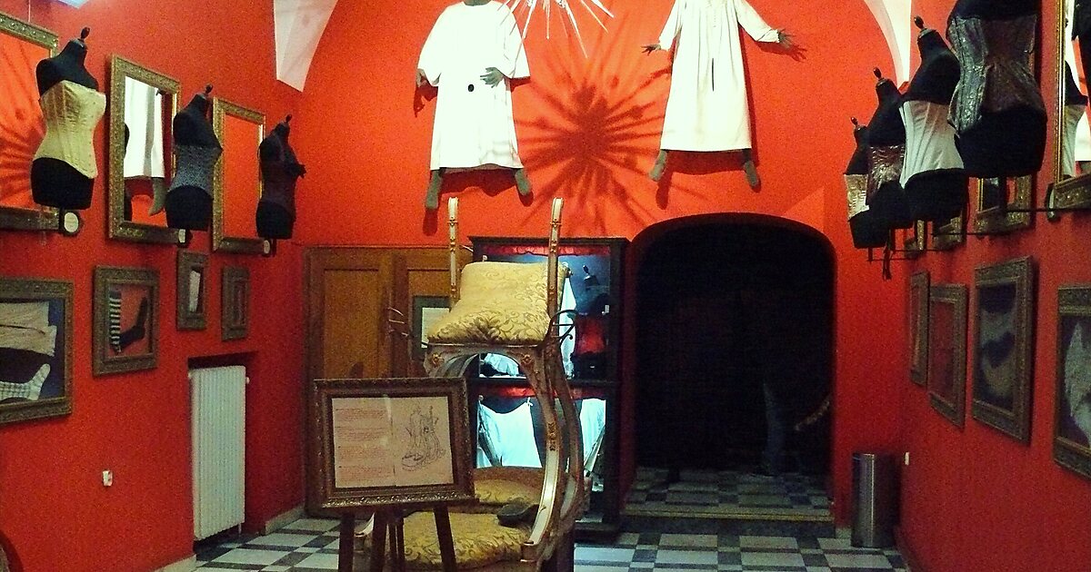 Musée de l'érotisme (Sex Machine Museum) - Vieille Ville, Prague ...