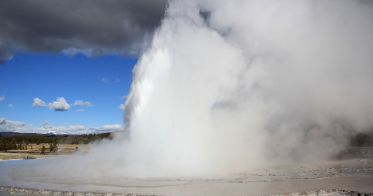 Great Fountain Geyser in Wyoming, United States | Tripomatic