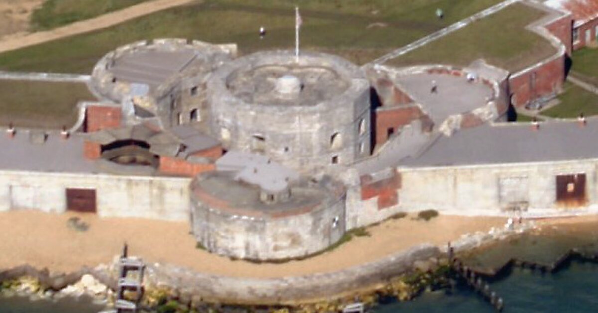 Hurst Castle in Milford on Sea, UK | Tripomatic