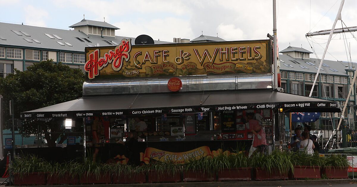 Harry's Cafe de Wheels in Woolloomooloo, Sydney, Australia | Tripomatic