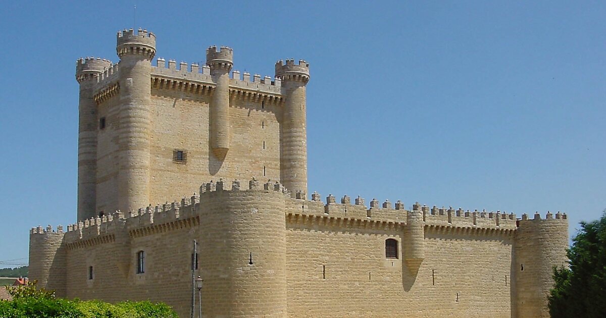 Fuensaldaña Castle in Fuensaldaña, Spain | Tripomatic