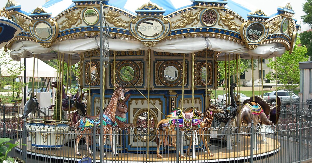 Schenley Plaza in North Oakland, Pittsburgh, United States | Tripomatic