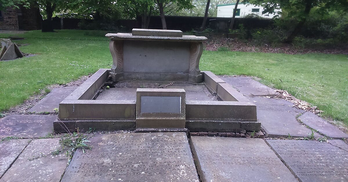 Tomb of Benjamin Huntsman en Sheffield, Reino Unido | Tripomatic