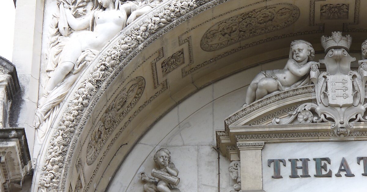 Avignon, 法國/法国的阿维尼翁歌剧院 | Tripomatic