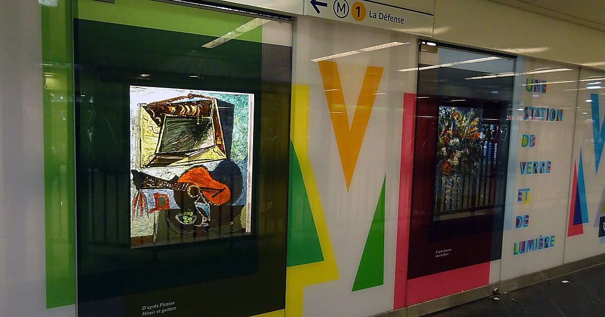 Estação Franklin D. Roosevelt em 8th arrondissement of Paris, França ...