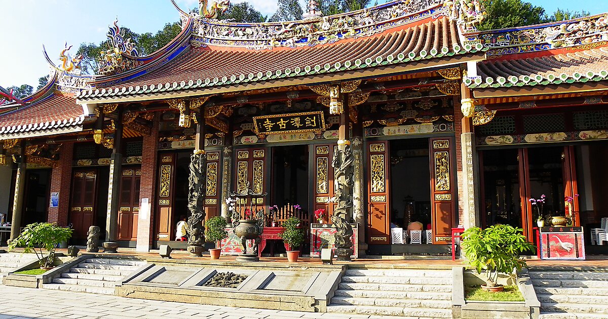 Jiantan Temple in Zhongshan District, Taipei, Taiwan | Tripomatic
