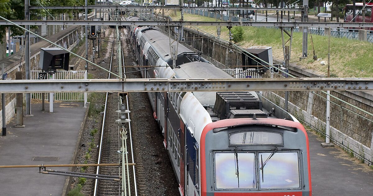 Javel station in 15th arrondissement of Paris, France | Tripomatic