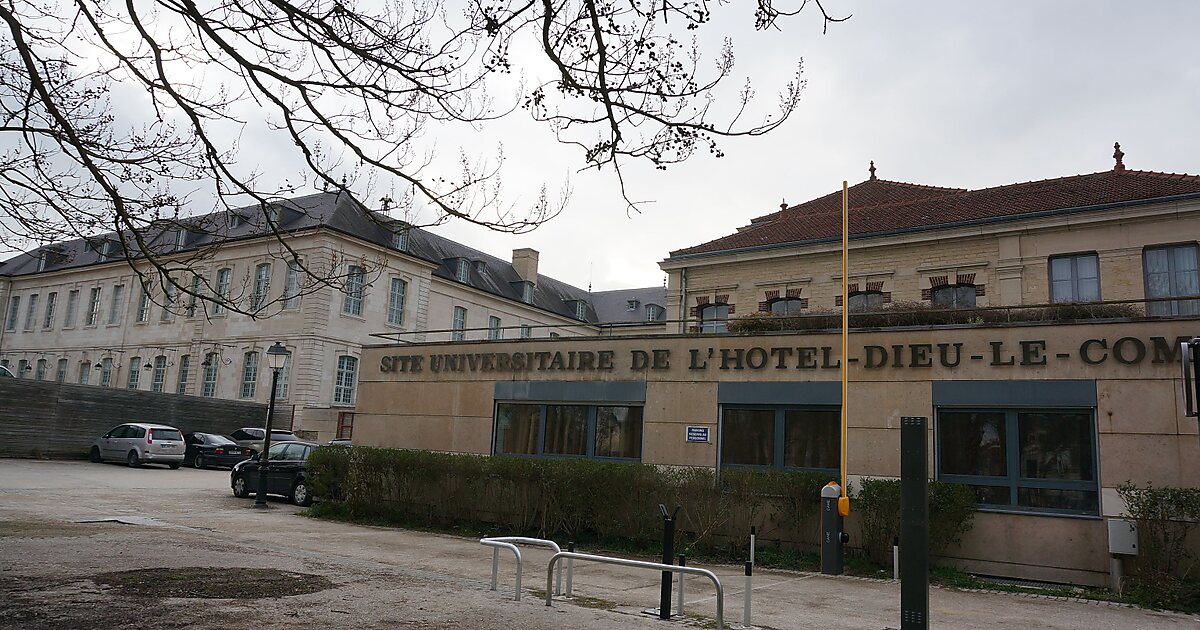 Universität Reims in Croix-Rouge, Reims, Frankreich | Tripomatic