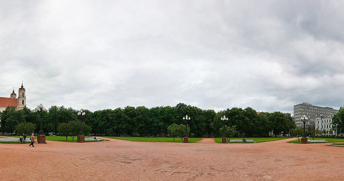 Lukiškės Square in Vilnius, Lietuva | Tripomatic