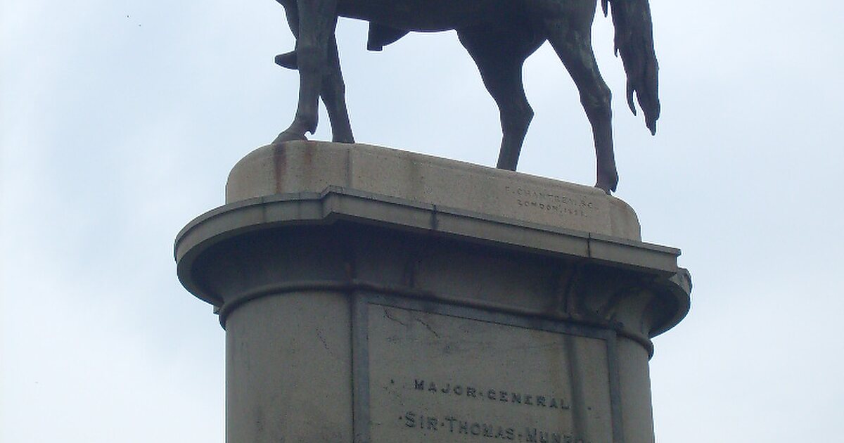 Statue of Sir Thomas Munro in