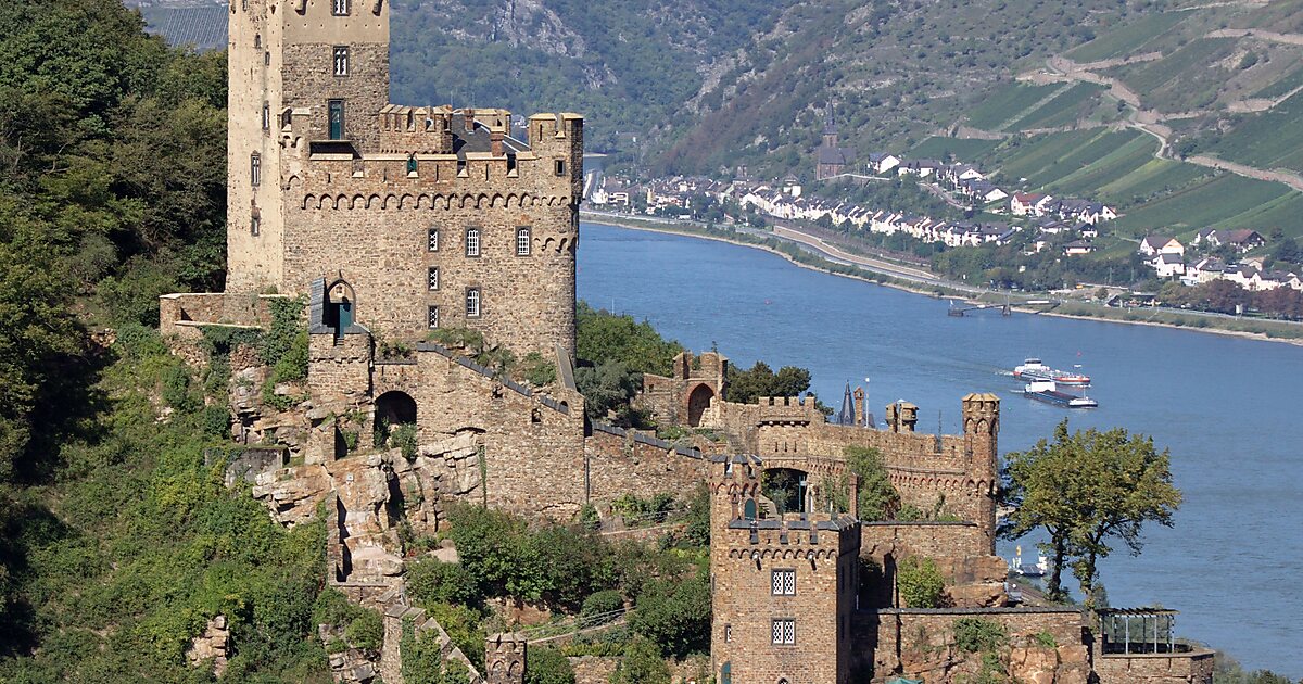 Sooneck Castle in Niederheimbach, Deutschland | Tripomatic