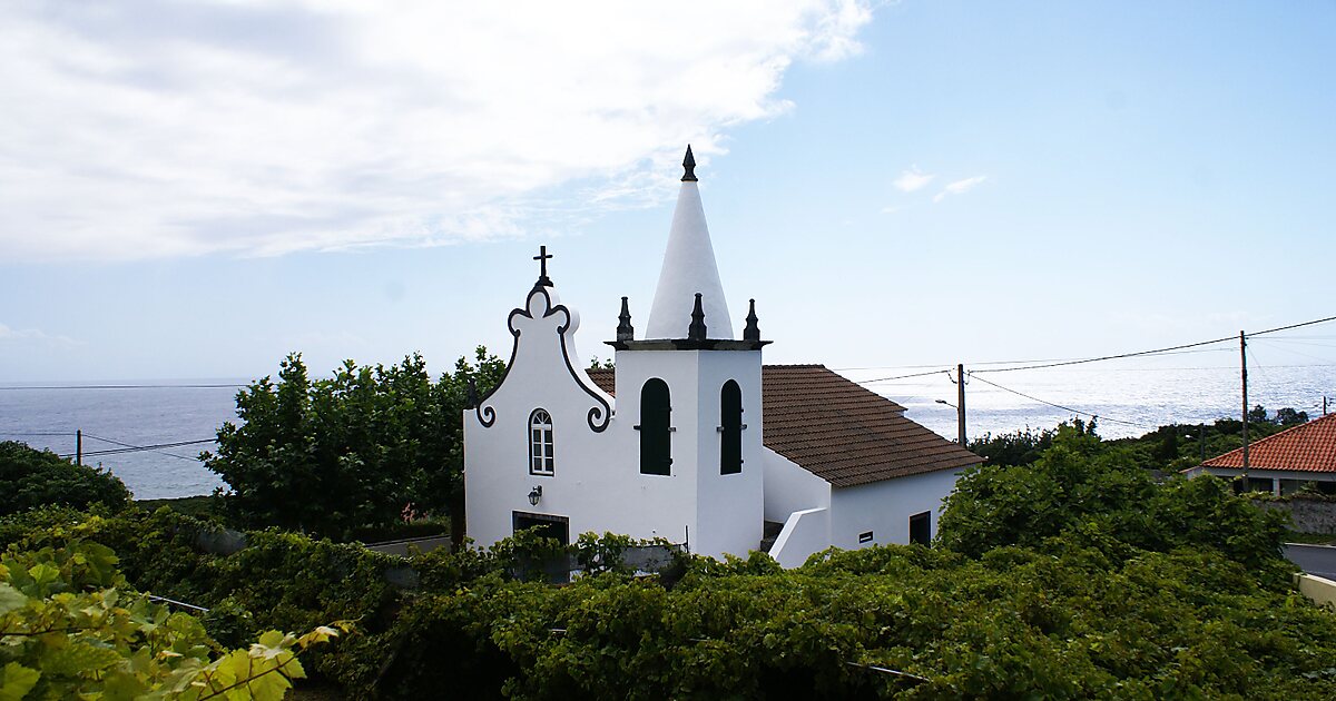 Ermida de Nossa Senhora da Saúde em Capelo, Portugal | Tripomatic