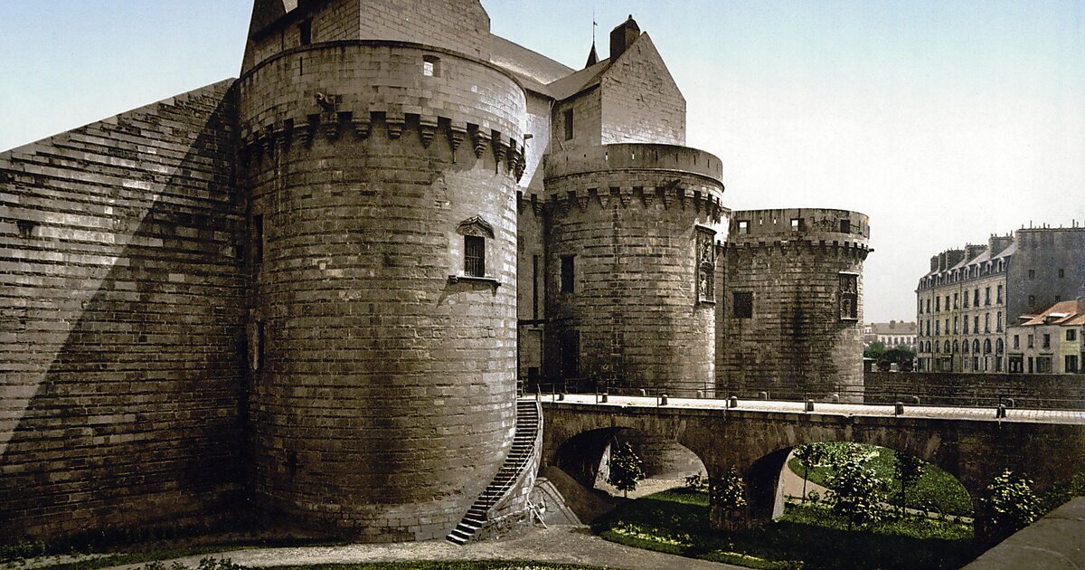 A breton castle in Nantes, France | Tripomatic