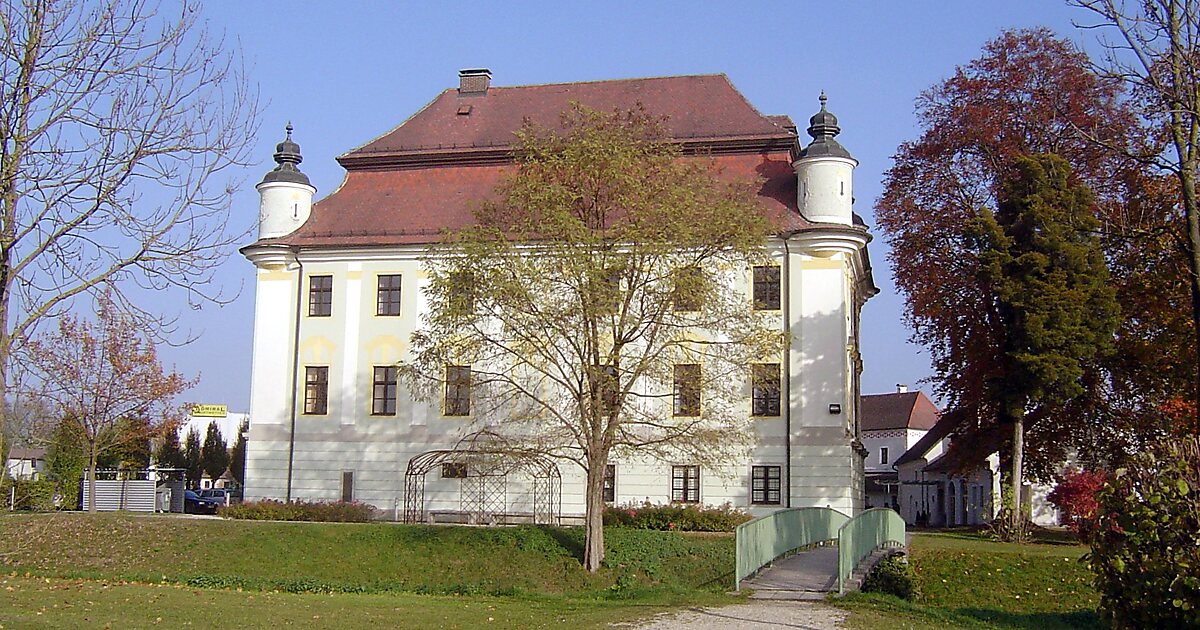 Schloss Traun in Traun, Österreich | Tripomatic