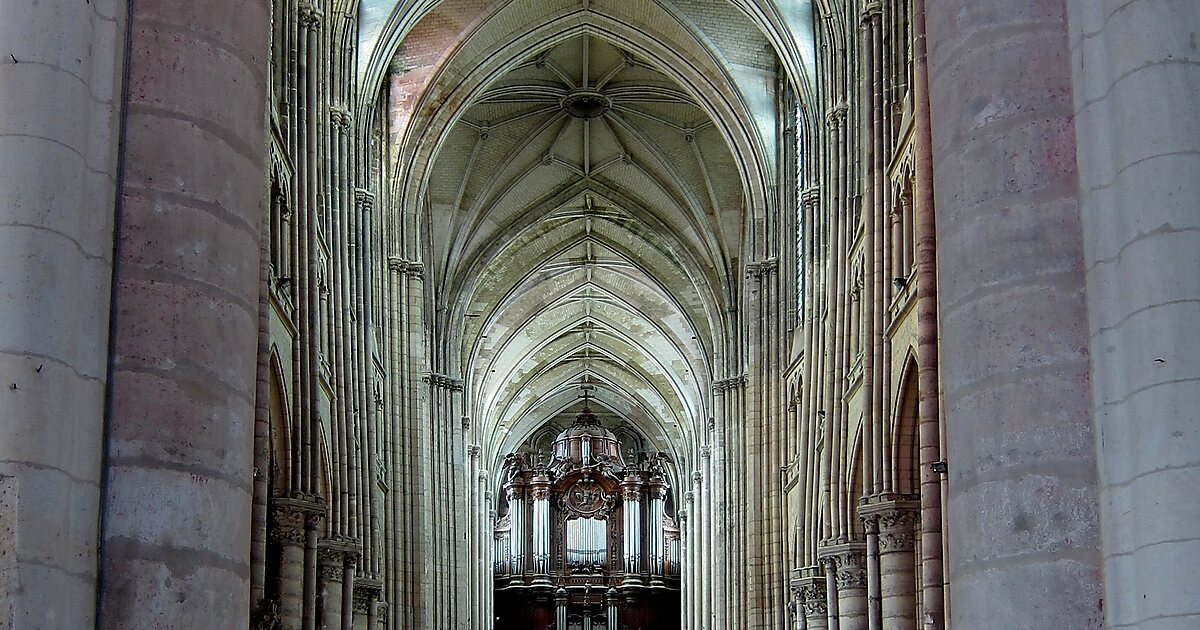 Basilica of Saint-Quentin in Saint-Quentin, France | Tripomatic