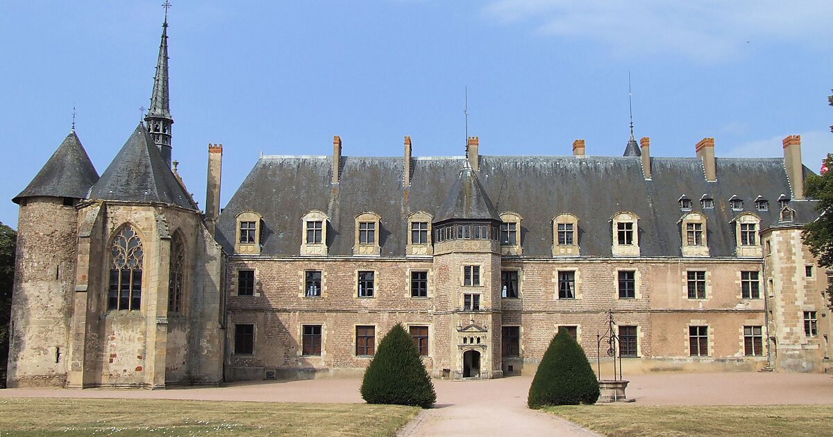 Kasteel van La Palice in Lapalisse, Frankrijk | Tripomatic