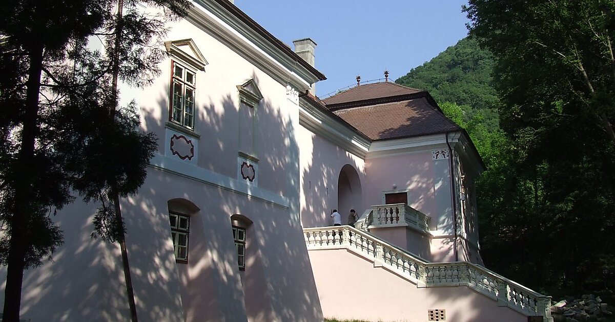 Bethlen Castle in Deva, Romania | Tripomatic