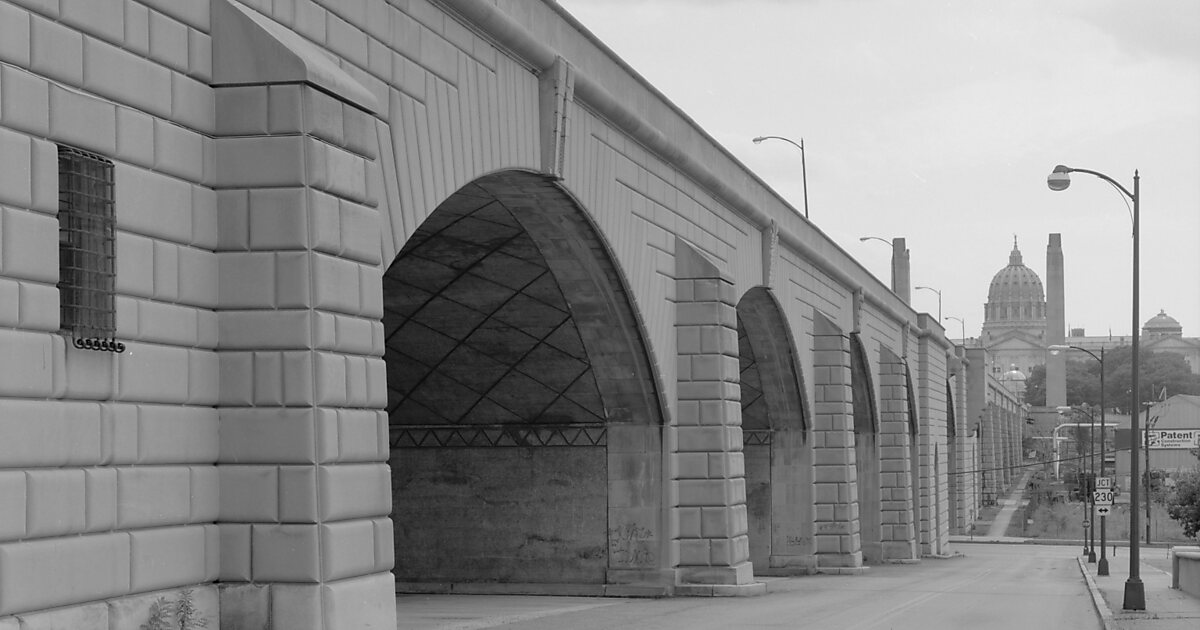 State Street Bridge in Harrisburg, Pennsylvania, United States | Tripomatic