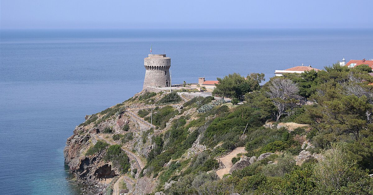 Torre del Porto - Capraia Isola, Italia | Tripomatic