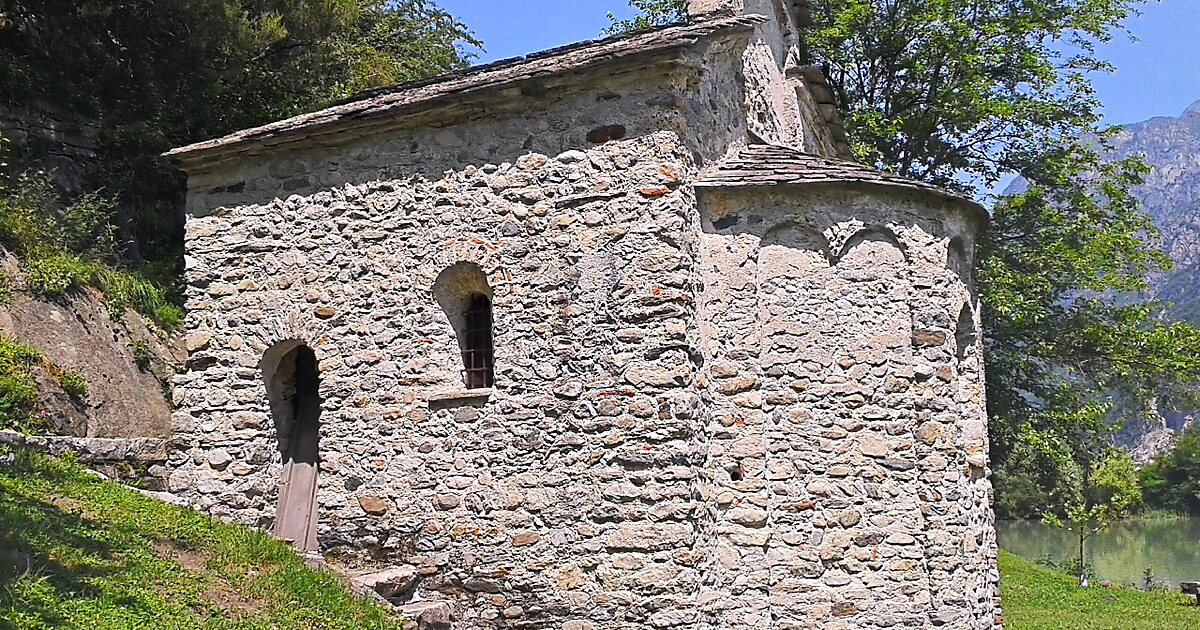 Tempietto di San Fedelino sul Lago Mezzola in Sorico, Italy | Tripomatic
