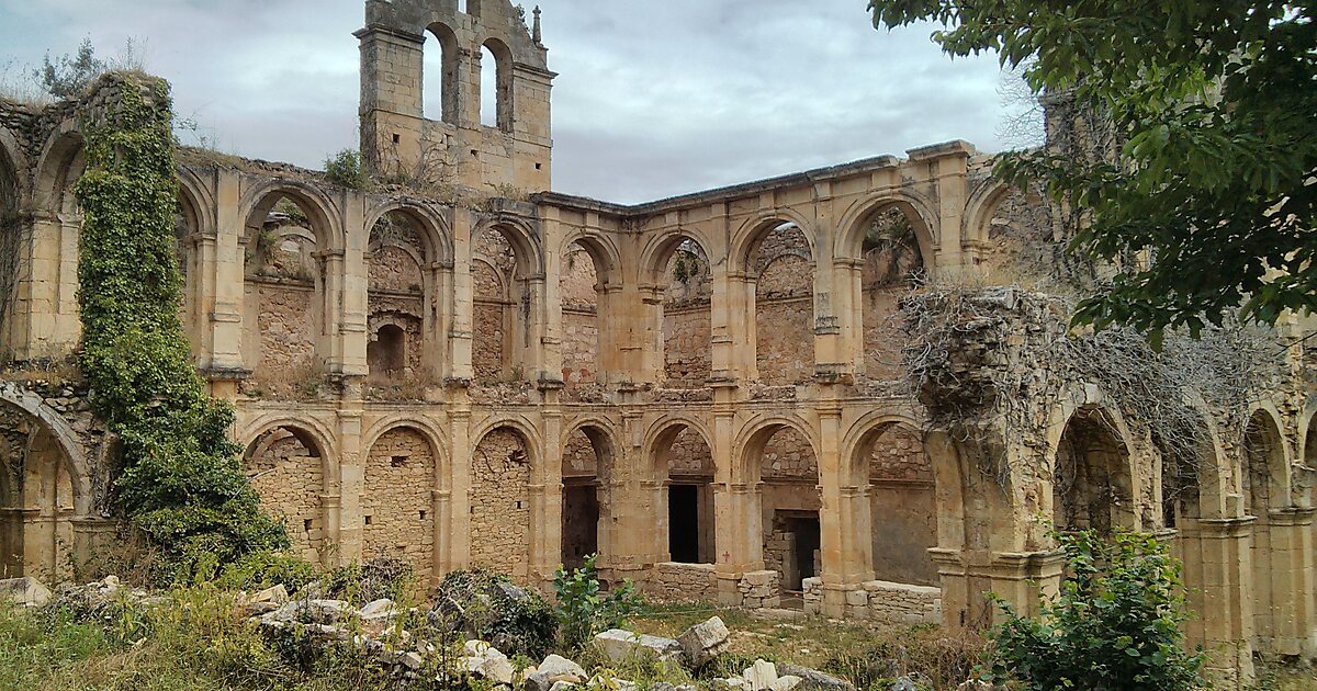 Monasterio de Santa María de Rioseco en Castilla y León, España ...