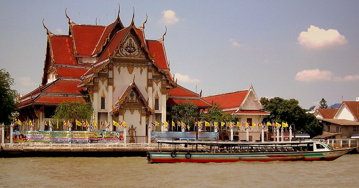 Wat Rakhang Kositaram Woramahawihan in Bangkok Noi District, Thailand ...