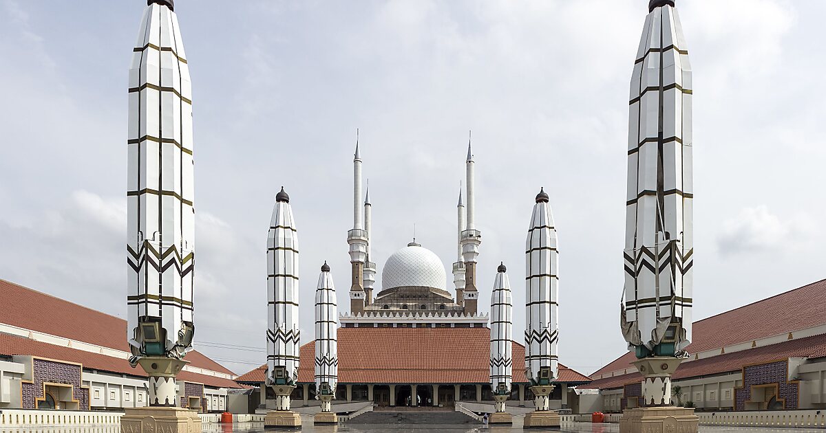Great Mosque of Central Java in Semarang, Indonesia | Tripomatic