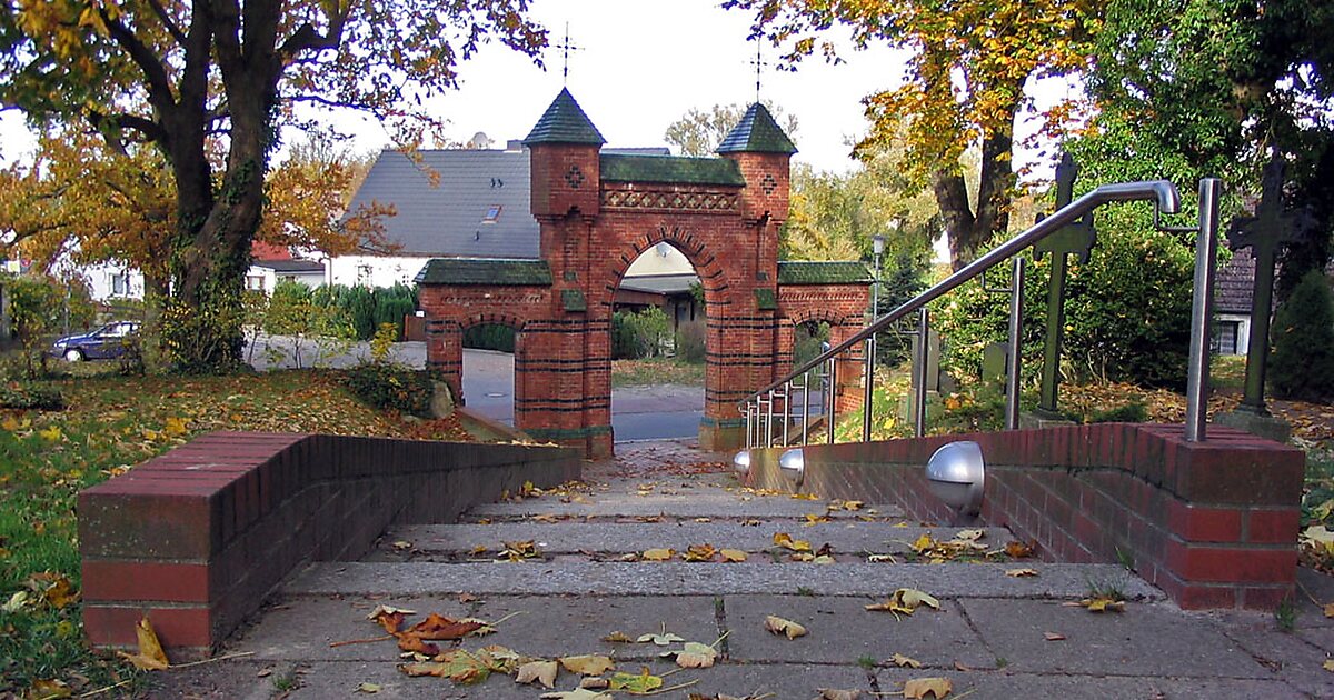 Dorfkirche in Prohn, Deutschland | Tripomatic