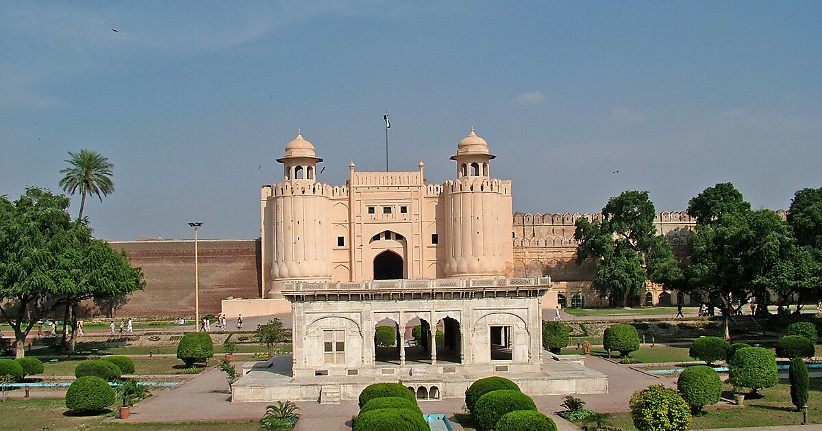 Hazuri Bagh in Lahore, Pakistan | Tripomatic