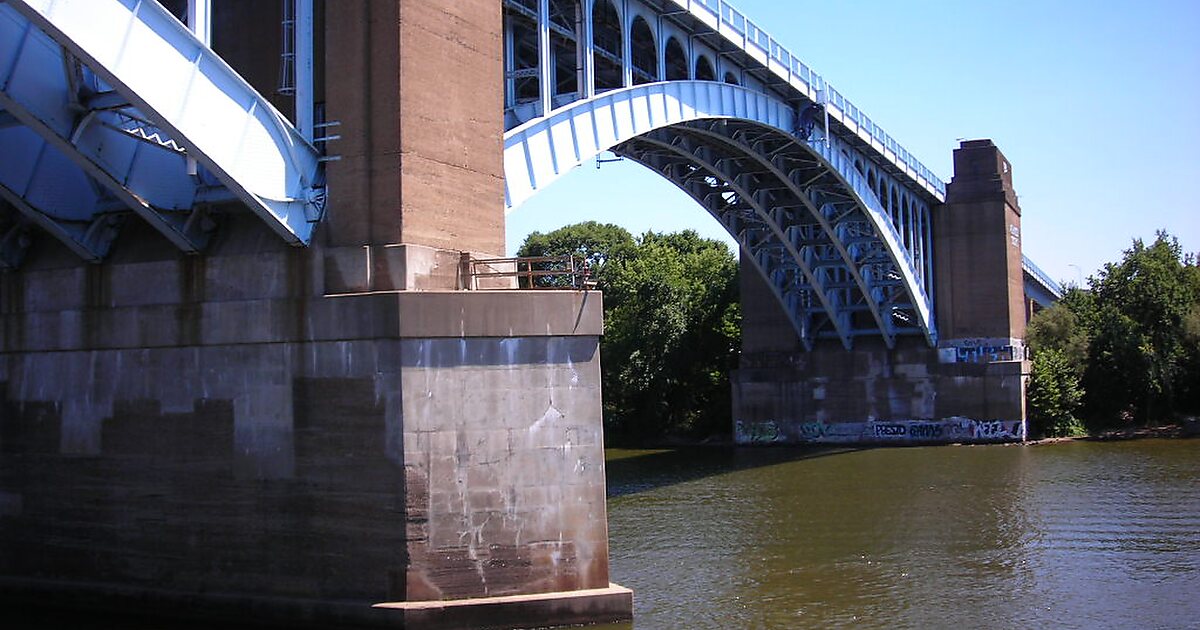 Washington Crossing Bridge in Central Lawrenceville, Pittsburgh, USA ...