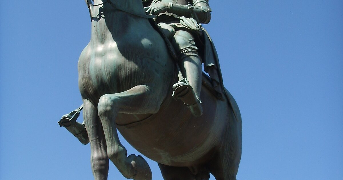 Estatua ecuestre de Fernando I de Médici en Florencia, Italia | Tripomatic
