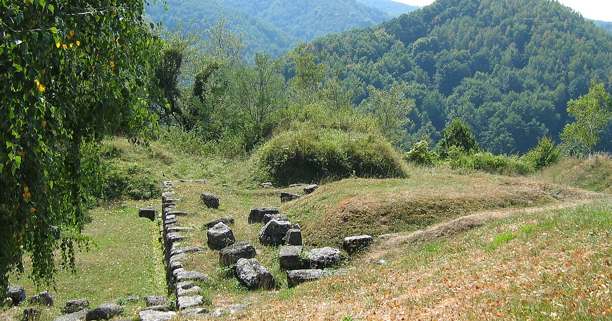 Costești-Cetățuie Dacian fortress in Orăștioara de Sus, Romania ...