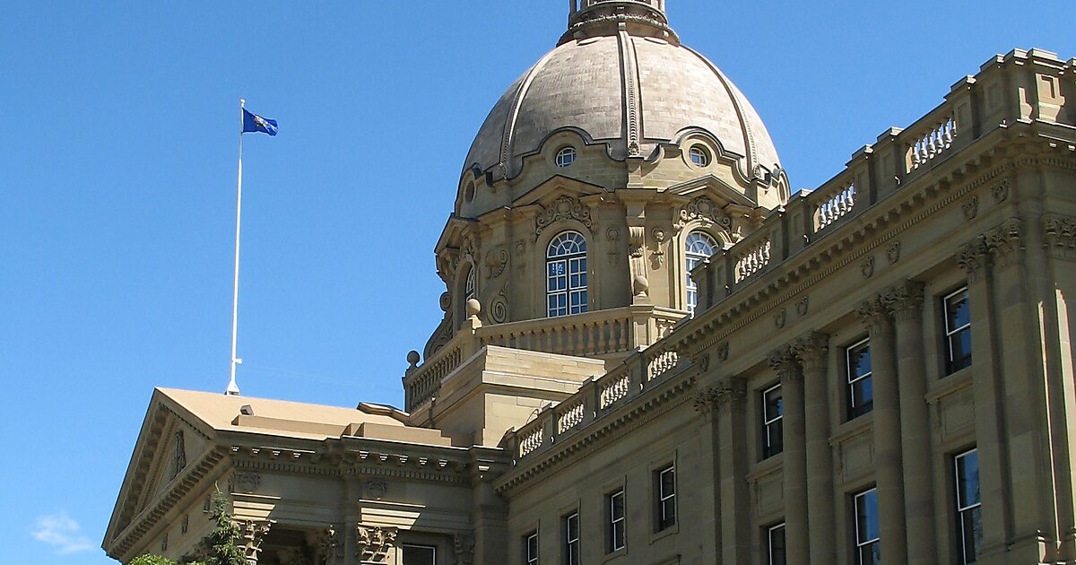 Alberta Legislature Building in Downtown Edmonton, Canada | Tripomatic