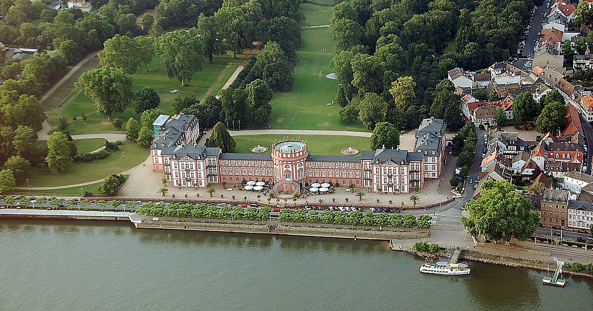 Palacio de Biebrich en Biebrich, Wiesbaden, Deutschland | Tripomatic