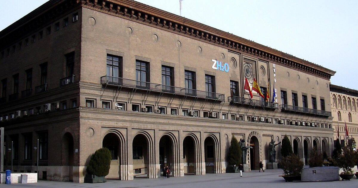 Plaza of Our Lady of the Pillar in Zaragoza, Spain | Tripomatic