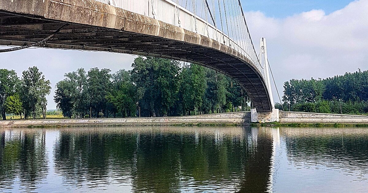 Pedestrian bridge in Osijek | Tripomatic