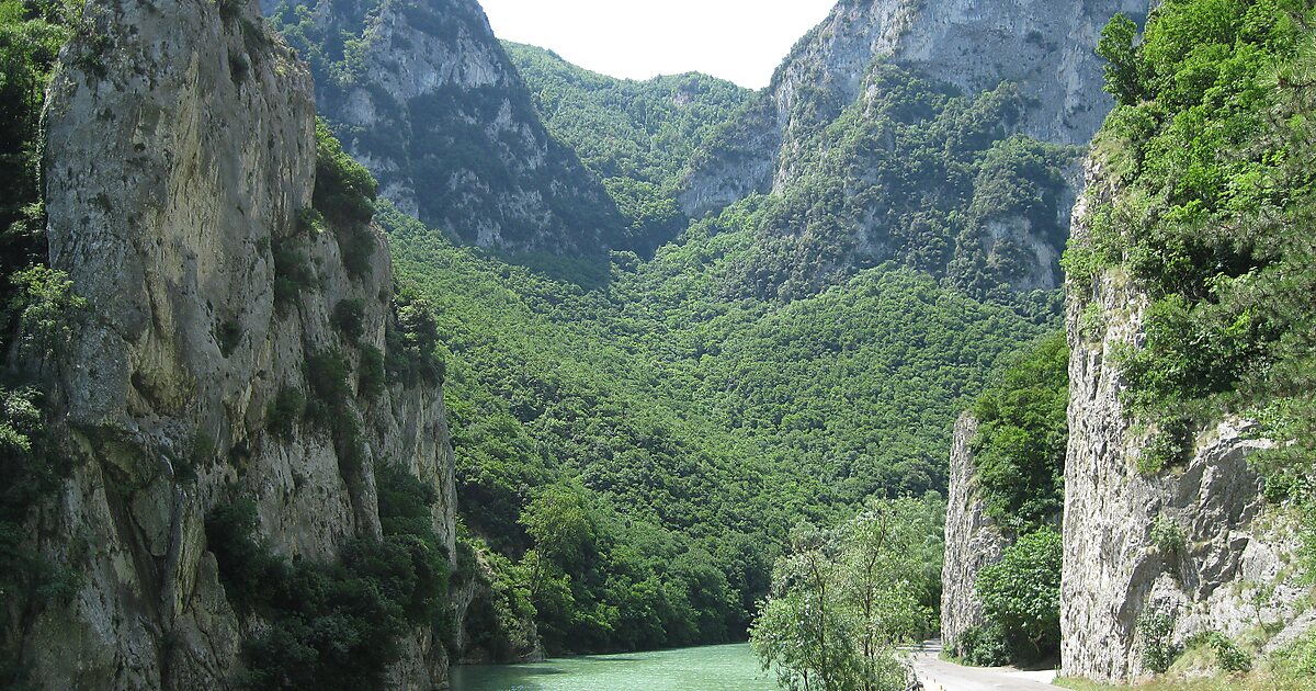 Furlo Pass en Fermignano, Italia | Tripomatic