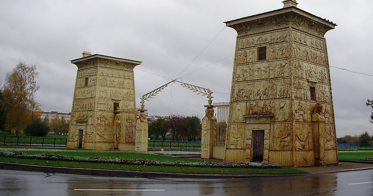 Egyptian Gates in Saint Petersburg, Russia | Tripomatic