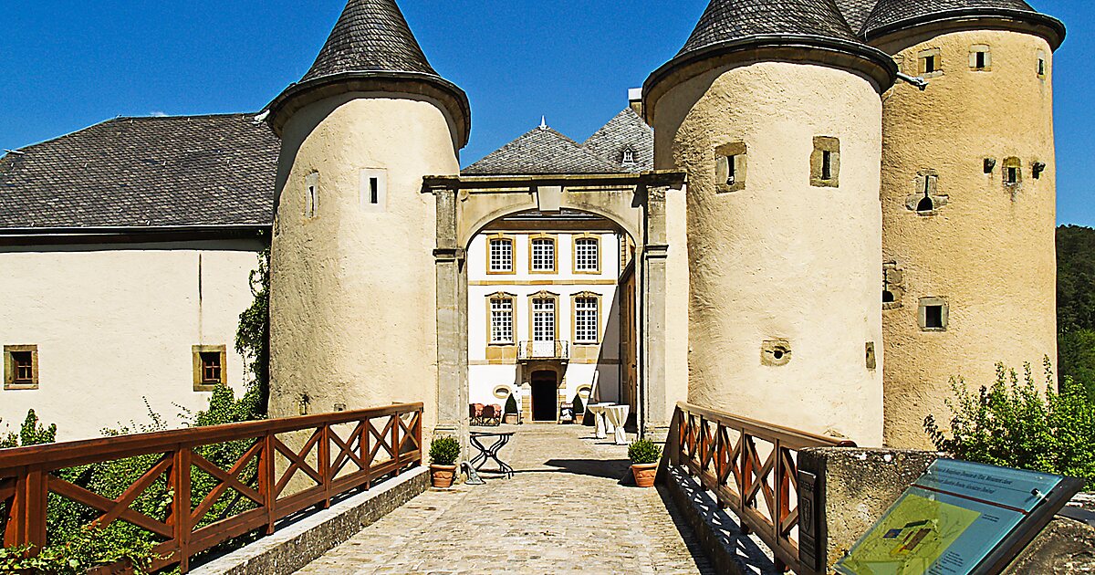Schloss Burglinster in Junglinster, Luxemburg | Tripomatic