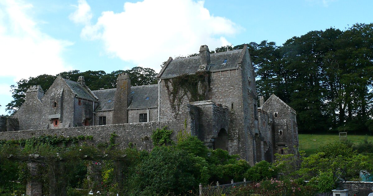 Compton Castle in Marldon, UK | Tripomatic