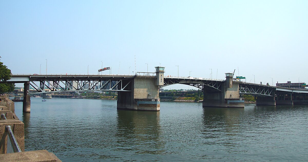 Morrison Bridge in Portland, Oregon, United States | Tripomatic