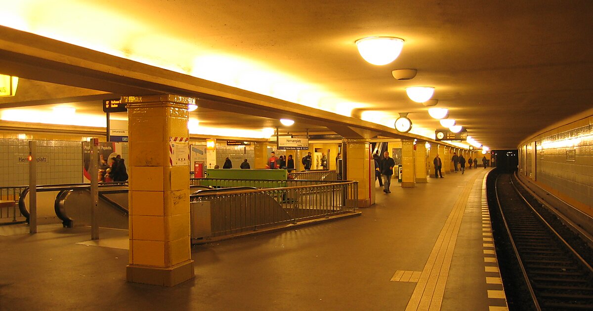 Hermannplatz in Neukölln, Berlin, Deutschland | Tripomatic