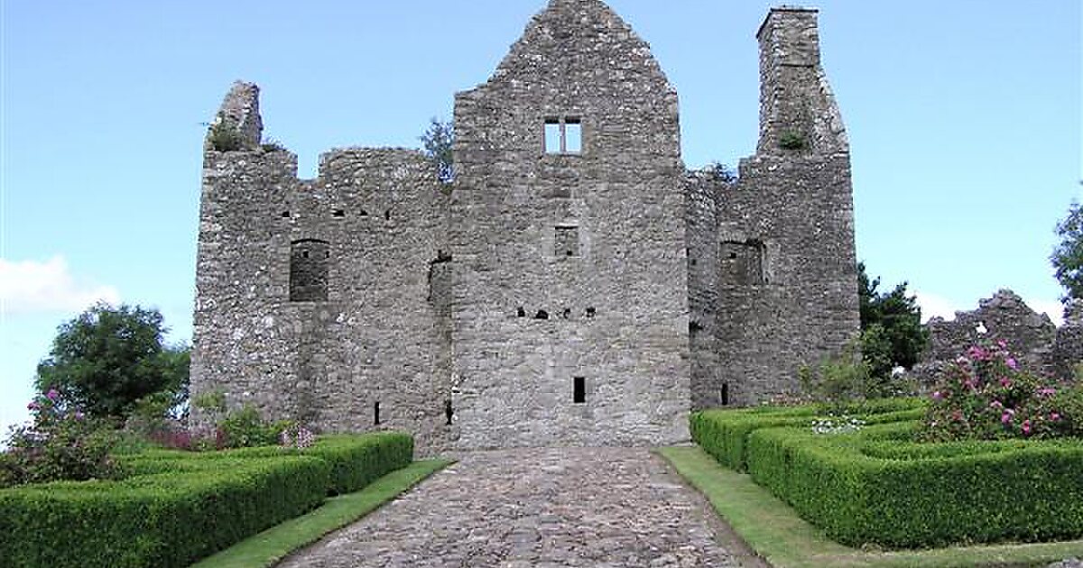 Tully Castle in Ireland, Vereinigtes Königreich | Tripomatic