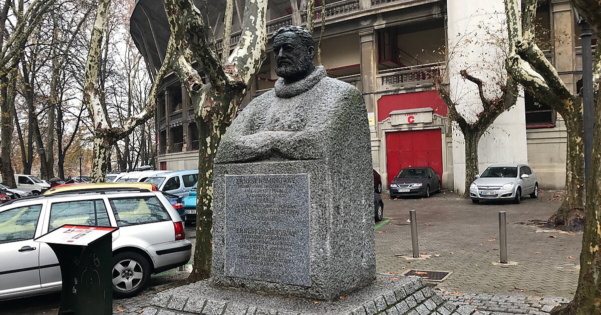 Ernest Hemingway Statue in Segundo Ensanche, Pamplona, Spain | Tripomatic
