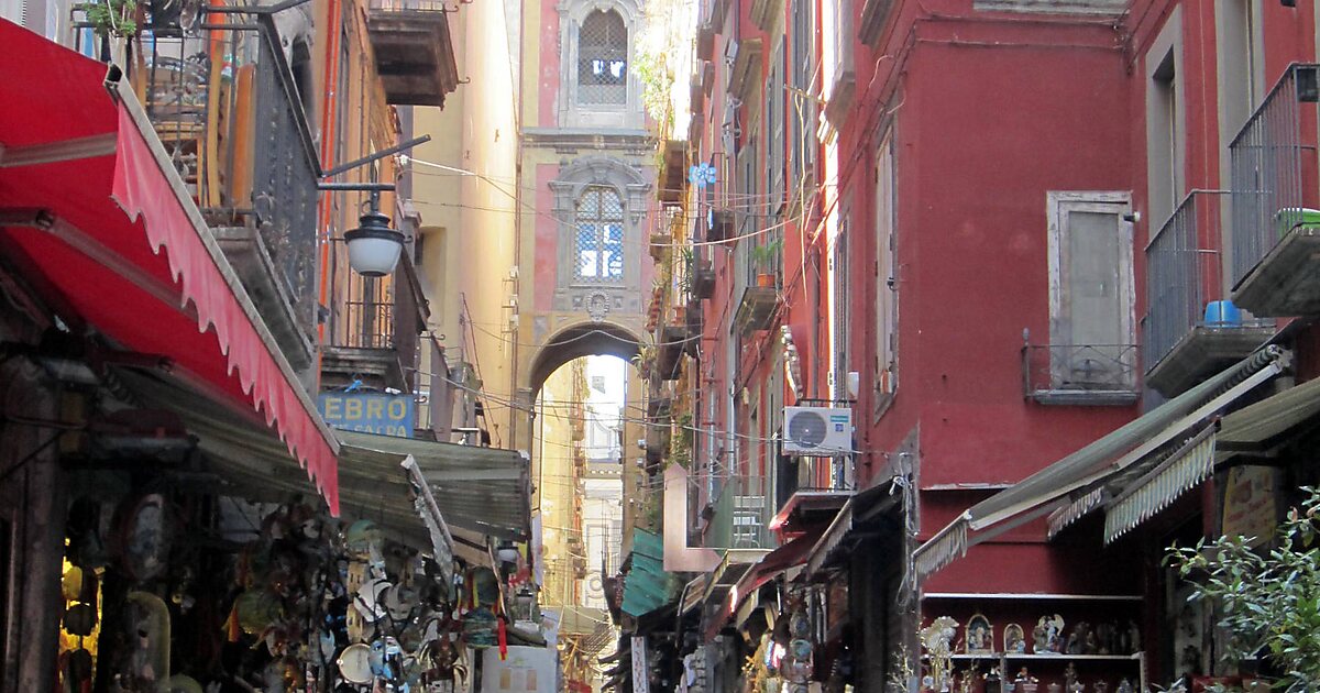 Via San Gregorio Armeno - Naples, Italie | Tripomatic