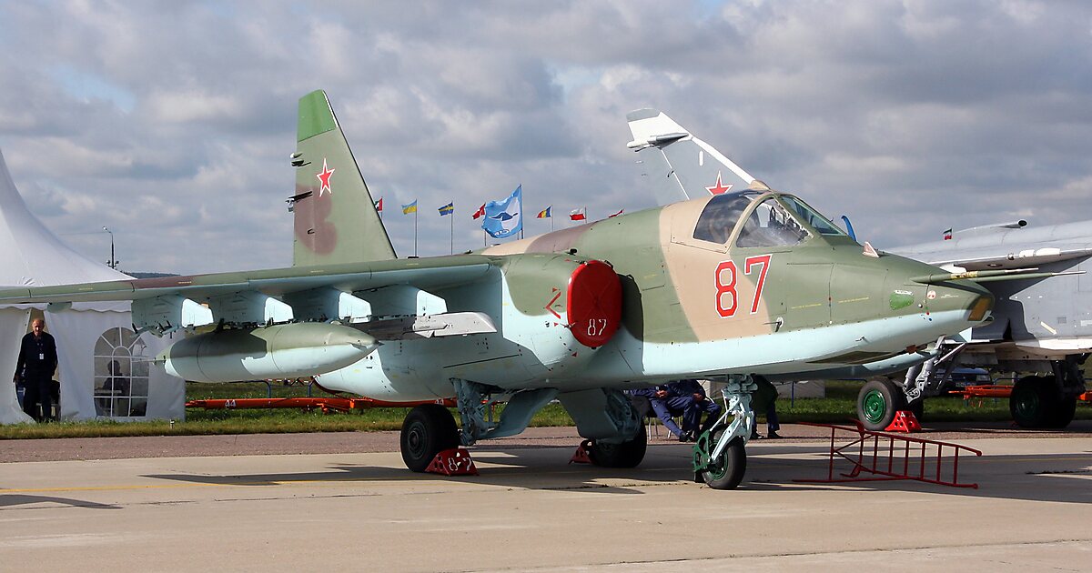 Sukhoi Su-25 em Aktobe, Cazaquistão | Tripomatic