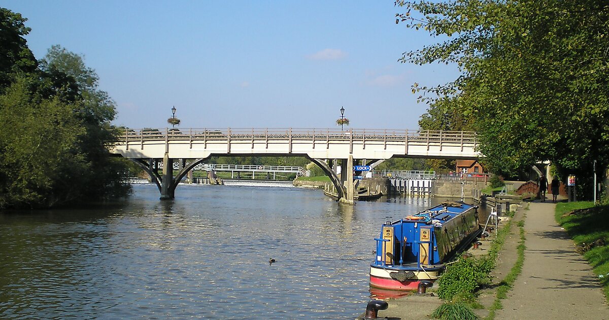 Goring Bridge in Goring-on-Thames, UK | Tripomatic