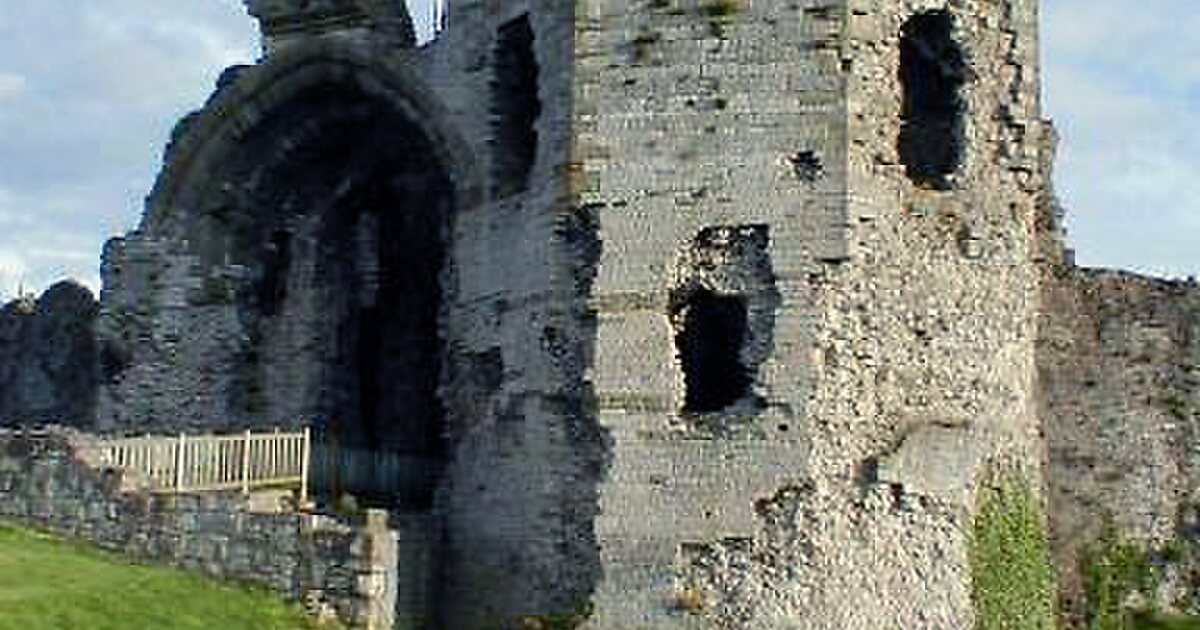 Denbigh Castle in Denbigh, UK | Tripomatic