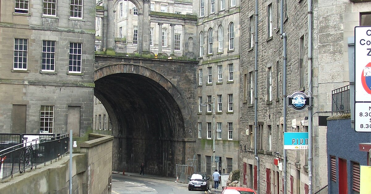 Regent Bridge in Edinburgh, UK | Tripomatic